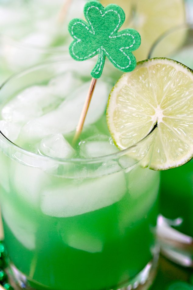 St. Patrick's Day: Shamrock Sour Cocktail | Pizzazzerie