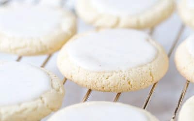 Iced Vanilla Bean Sugar Cookies | Pizzazzerie